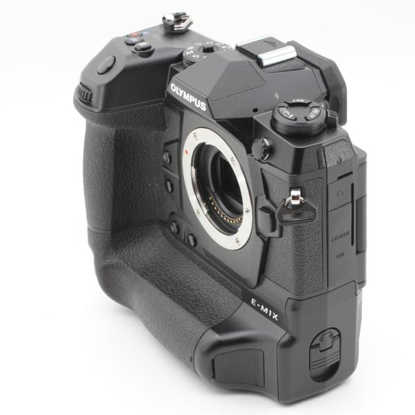 ショット数 1,487枚。外観は使用に伴うスレ傷もほとんどなく大変キレイです。目立つような大きなキズやアタリもありません。マウントはスレ傷もほぼなく良好です。文字消えもなくクッキリと鮮明です。全体的に質感もよく、新品に近いコンディションを保...