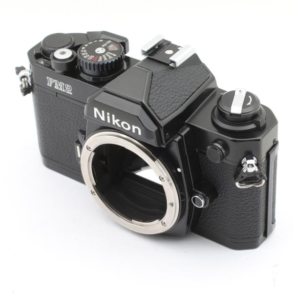 使用に伴う外観のスレ傷も少なく、大きな目立つ傷やアタリはほとんど無く、非常に綺麗です。マウントはスレ傷も少なく良好です。  動作は専門店にて確認済み。問題なくお使い頂けるコンデイションです。付属品は写真のものが全てです。