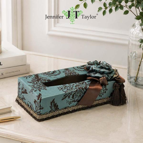 CarlisleJennifer Taylor ジェニファーテイラー ティッシュボックス カバー 【サイズ(cm)】26X12.5X6.5【材質】ポリエステル80％芯材：厚紙【商品説明】人気の秘密は女性の心を擽るタッセルを使いエレガントで高...