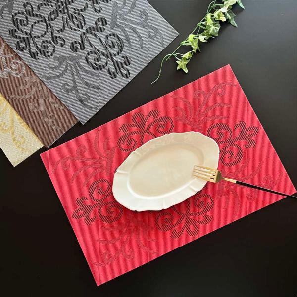 【サイズ(cm)】30×44.5【材質】塩化ビニール(PVC)【商品説明】クラシカルなダマスク柄が印象的な、PVC素材のプレースマット。表裏で異なる表情を楽しめるリバーシブル仕様で、シーンや気分に合わせて雰囲気を変えられます。落ち着いた色味...