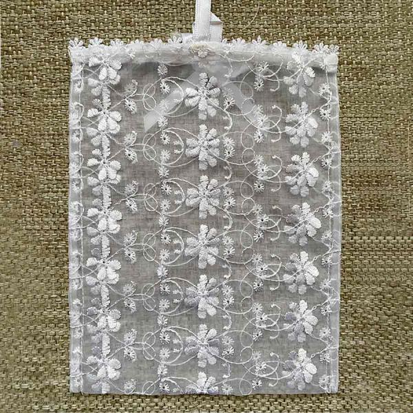 サシェバッグ 14×18cm プレゼント 女性【サイズ(cm)】14×18cm【材質】100%ポリエステル 【商品説明】お気に入りのサシェを入れてお楽しみください。こちらの商品は、 芳香剤 ギフト プレゼント フレグランス 香り 巾着 袋 ...