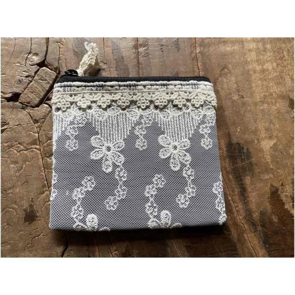 -candide- キャンディッドシリーズ　ミニティッシュ&amp;ポーチ【サイズ(cm)】10x12cm【材質】ポリエステル【商品説明】少しだけノスタルジックな雰囲気を持ったシリーズ。ベージュの甘いレースを下地のブラックが引き締めて大人可...