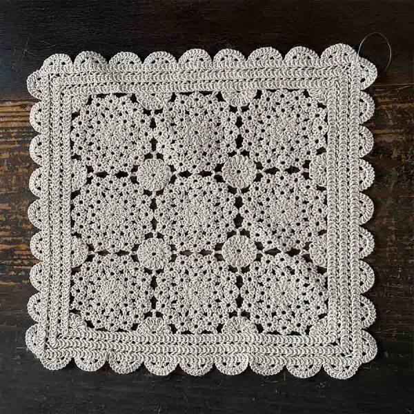 2サイズ展開 マシンメイドシリーズ ドイリー 32×32cm【サイズ(cm)】32×32【材質】コットン100%【商品説明】マシンメイドシリーズ優しいベージュ色です。 コースター 花瓶敷き レース インテリア 正方形 ギフト プレゼント2サ...