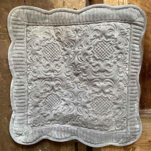 アルジョンテグリーズフランネル シートクッション 48x48cm【サイズ(cm)】48x48【材質】表生地：ポリエステル100%裏キルト地：綿100%中綿：ポリエステル100%【商品説明】この秋冬の新作フランネルシリーズ。表は、美しい光沢の...