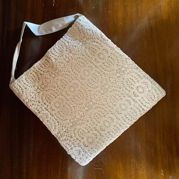 Filer フィレールシリーズ ショルダーバッグ【サイズ(cm)】30x31x4cm【材質】レース地：ポリエステル100% 刺繍糸本体：ポリエステル100% 麻:20%【商品説明】素朴なベージュの糸を紡いで優しい風合いのレースシリーズ。ナチ...