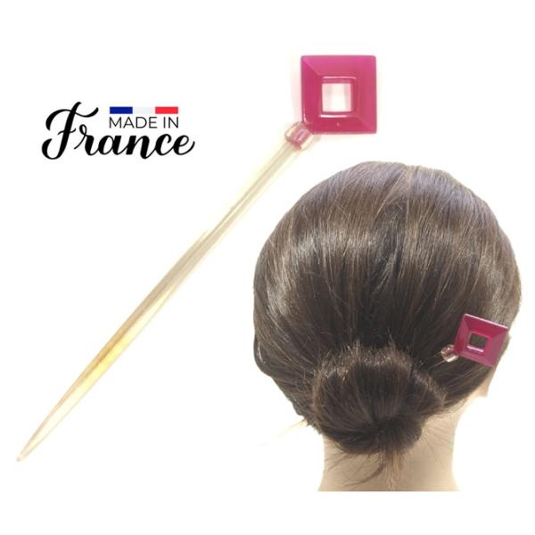 濃いめのピンクのひし形の飾りがキュートなフランス製スティック♪和装はもちろん洋装にもピッタリ！夜会巻きなどちょっと大人ヘアースタイルに挿してもお団子ヘアーに挿しても素敵です♪スティック部分も1本足だから簡単に挿せて使いやすいタイプ！【サイズ...