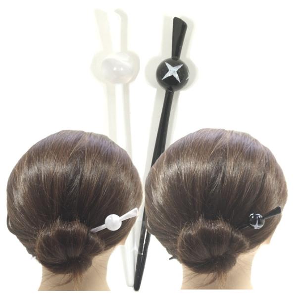 大変使いやすい長さの玉かんざし！ブラックには手裏剣模様、ホワイトはマーブル模様の2色。ブラックには大小サイズの手裏剣がそれぞれ2個プリント！お子様から男性までお使いいただける玉かんざしとなっています！！【サイズ】長さ：約15.2cm　飾り部...