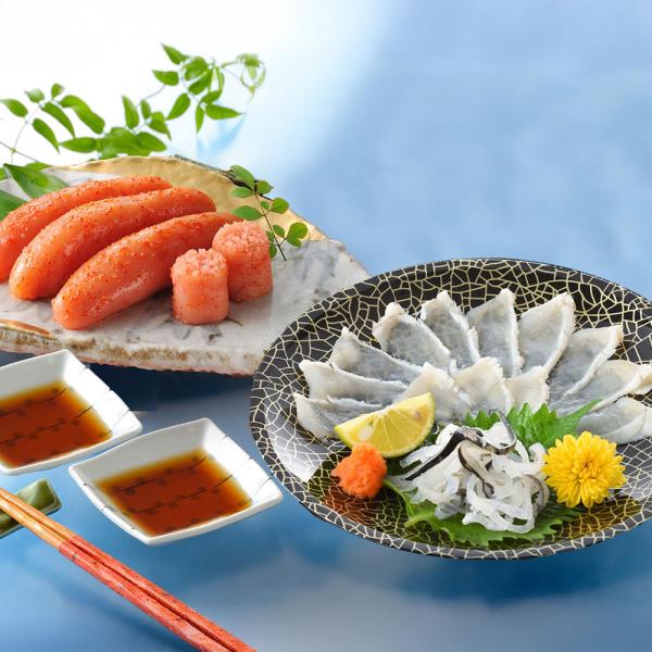 ふくの身を熱湯にサッとくぐらせた後、氷水に浸けることにより旨味を閉じ込めた真ふく霜降り刺身とコクのある辛さの辛子明太子を詰め合せにしました。