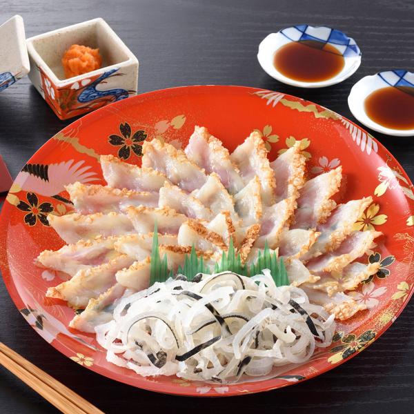 真ふくを炙り、たたきにして1枚1枚丁寧に盛り付けました。真ふくの繊細で上品な味わいと食感を特製ポン酢でお楽しみください。