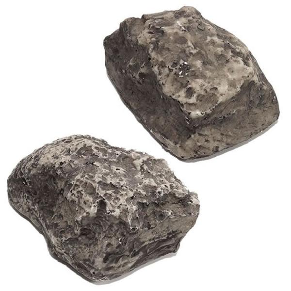 本物の石のようなキーボックス！玄関や庭に置いて隠しておける！見た目は本物の石のような見た目なので、玄関や庭にさり気なく置いておくと、中に鍵が隠してあるとは思わないような見た目です。小さい鍵を収納可能！裏蓋を外して簡単に収納できます！石の裏側...