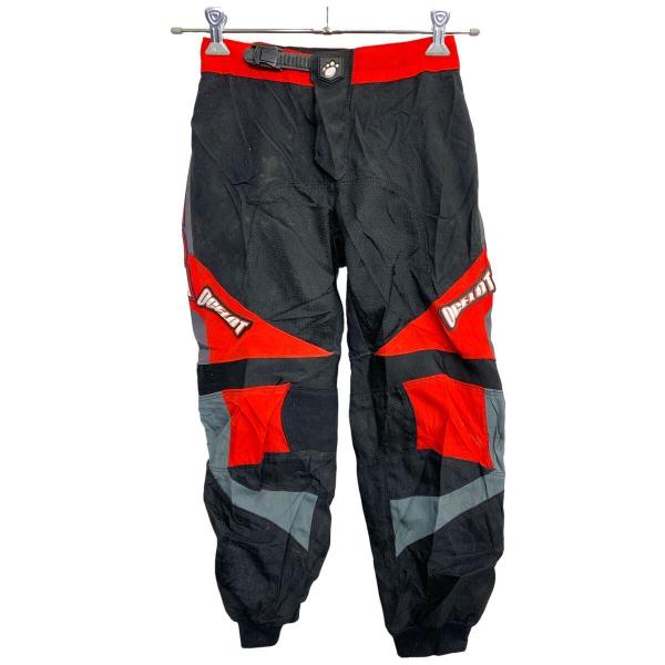 アメリカをメインに世界各地から直輸入する大阪、古着卸、古着屋DEN(デン)は、小売店を通さず、直接お客様へお届けできる為、激安卸価格となっております。さらに￥3,980以上お買い上げは送料無料です。