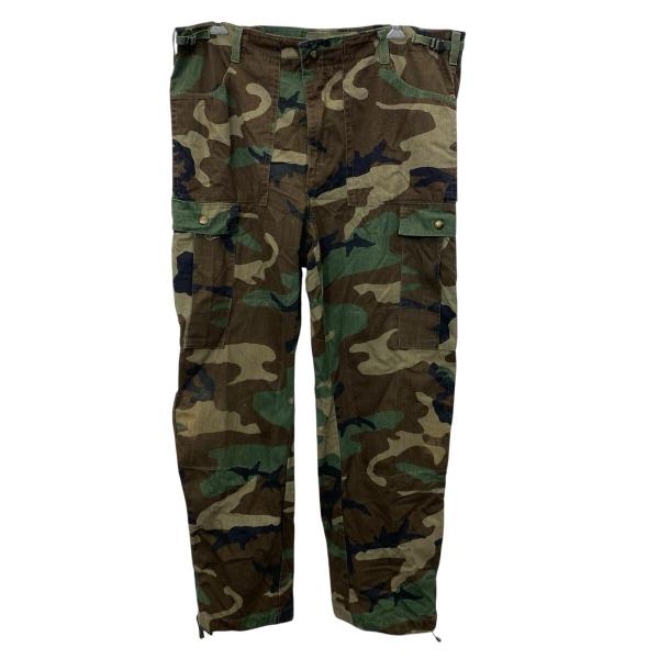 アメリカをメインに世界各地から直輸入する大阪、古着卸、古着屋DEN(デン)は、小売店を通さず、直接お客様へお届けできる為、激安卸価格となっております。さらに￥3,980以上お買い上げは送料無料です。