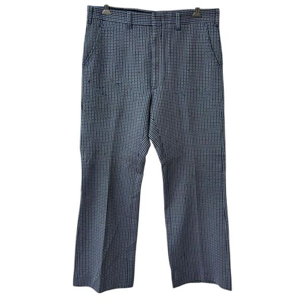 アメリカをメインに世界各地から直輸入する大阪、古着卸、古着屋DEN(デン)は、小売店を通さず、直接お客様へお届けできる為、激安卸価格となっております。さらに￥3,980以上お買い上げは送料無料です。