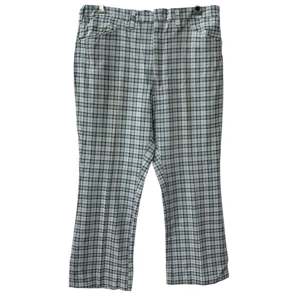 アメリカをメインに世界各地から直輸入する大阪、古着卸、古着屋DEN(デン)は、小売店を通さず、直接お客様へお届けできる為、激安卸価格となっております。さらに￥3,980以上お買い上げは送料無料です。