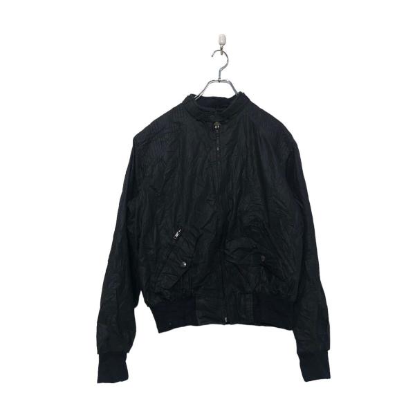 アメリカをメインに世界各地から直輸入する大阪、古着卸、古着屋DEN(デン)は、小売店を通さず、直接お客様へお届けできる為、激安卸価格となっております。さらに￥3,980以上お買い上げは送料無料です。