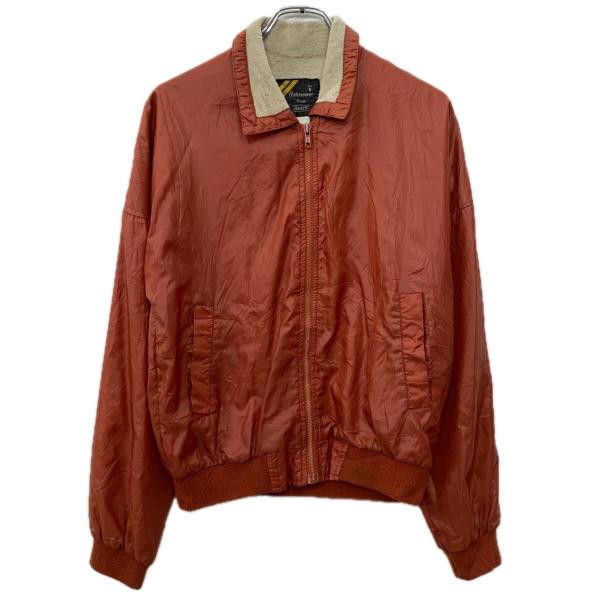 アメリカをメインに世界各地から直輸入する大阪、古着卸、古着屋DEN(デン)は、小売店を通さず、直接お客様へお届けできる為、激安卸価格となっております。さらに￥3,980以上お買い上げは送料無料です。