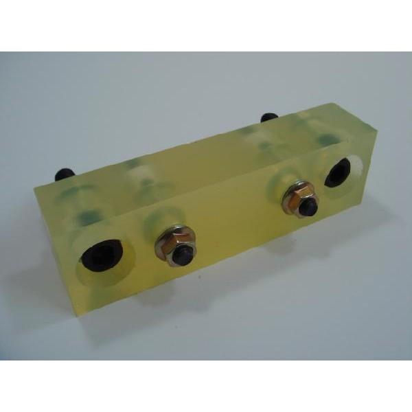 強硬度ウレタンと焼き入りボルトを採用しているので、シフトフィーリングが向上し、絶妙なシフトワークが可能になります。また、ミッション自体の振動を抑えるので駆動力をしっかりと伝達し、パワーロスの軽減にもなります。適合車種：シルビア適合型式：PS...