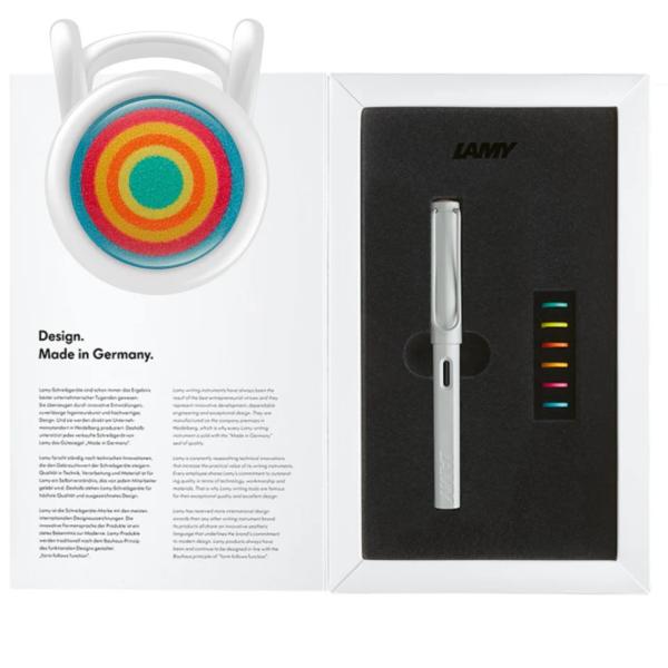 【限定モデル】LAMY サファリ 万年筆 オールホワイトマルチリングセット です。世界中の筆記具ファンに愛されるLAMYサファリから、遊び心と洗練を融合させたスペシャルエディションが登場！光沢のあるホワイトボディに、6色のカラフルなアクセン...