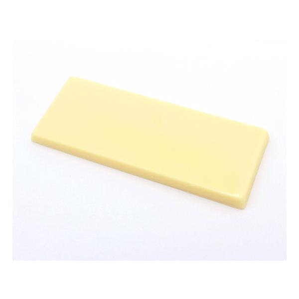 【冷蔵便でのお届けとなります】*この商品は業務用です。W82×32mm無地のホワイトチョコプレートです。