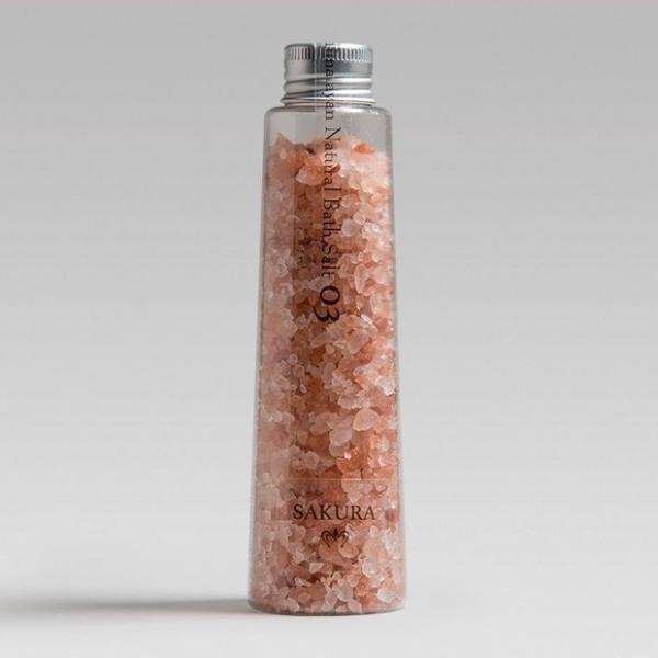 岩塩とエッセンシャルオイルをブレンドしたホテル仕様のアロマバスソルトです。ベースとなるコーラルソルトやダイヤモンドソルトはルビーソルトの持つ酸化還元力はありませんが、岩塩特有の豊富なミネラル成分によりお肌を引き締め、水道水を優しい水へと変化...