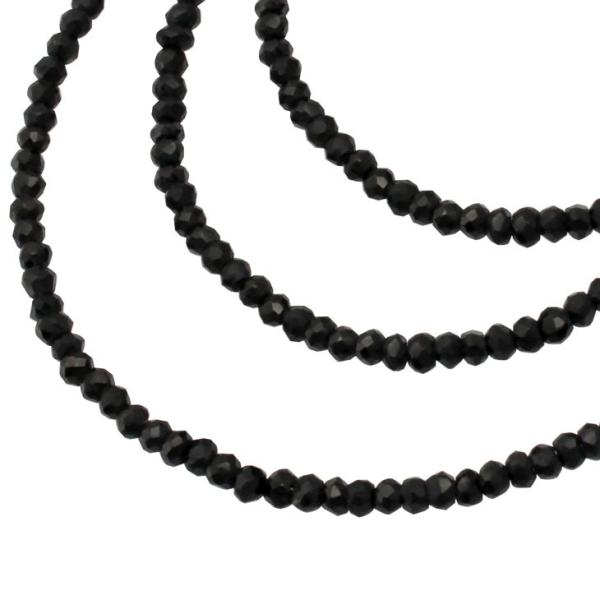 大事な記念日にお揃いのプレゼントを♪人気雑誌にも掲載された注目ブランド「LARA Chrisiteララクリスティー」！ペア商品も充実！黒色の石の中でも、石の艶がとてもよく、カットが光を浴びて美しく輝くブラックスピネルを使ったネックレス。 ブ...