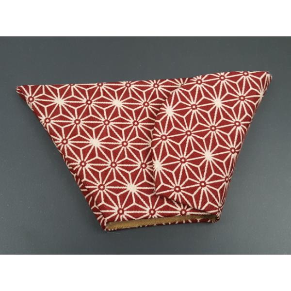 25匁〜35匁の撥に対応した撥サックです。留め金にマグネットを使用している為、見た目すっきり、開け閉め簡単です。内側の緩衝材により撥先を保護します。サイズ撥先：約120mm撥元：約 47mm縦：約 70mm