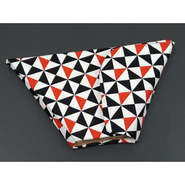 40匁・45匁用の撥に対応した撥サックです。留め金にマグネットを使用している為、見た目すっきり、開け閉め簡単です。内側の緩衝材により撥先を保護します。サイズ撥先：約140mm