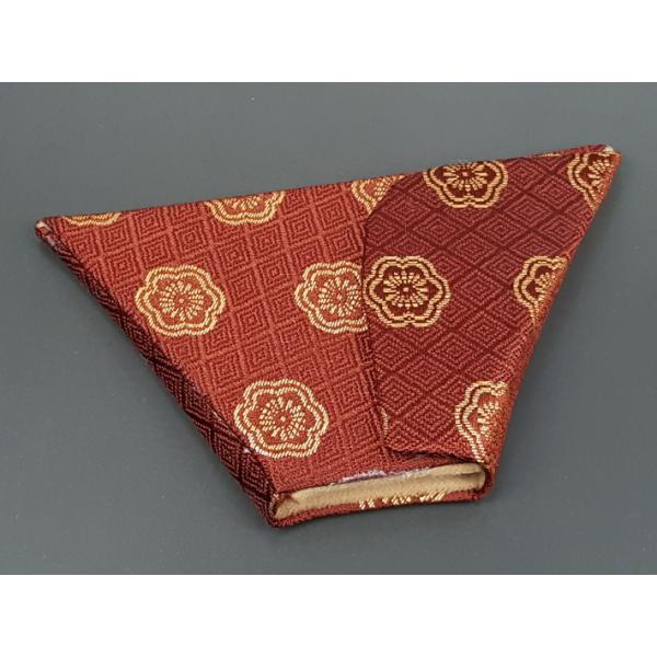 40匁・45匁用の撥に対応した撥サックです。留め金にマグネットを使用している為、見た目すっきり、開け閉め簡単です。内側の緩衝材により撥先を保護します。サイズ撥先：約140mm