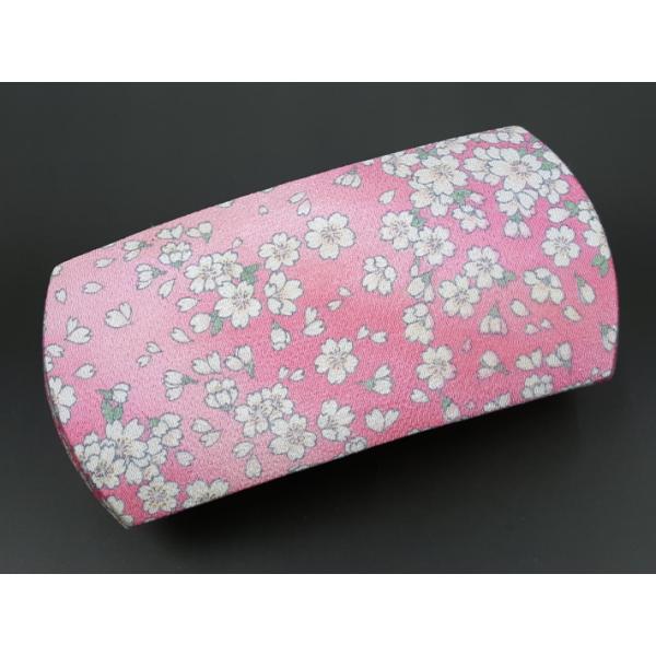 商品詳細商品名 胴掛け（地唄用）（DJ17）当店オリジナルサイズ 地唄三味線用胴掛けひも付き胴掛を着せ替えよう！三味線胴掛は古典的な柄が一般的です。しかも三味線を買ったときに付いている胴掛をずっとお使いになっている方は少なくありません。胴掛...