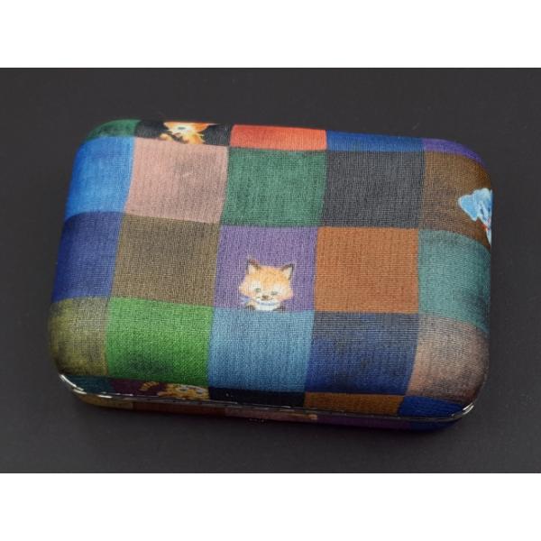 商品名     琴爪入れ/ケース（小）（TS39）サイズ     横7cm×縦4.5cm×高さ2.5cm  琴爪専用ケースです。エナメル爪輪琴爪が2組収納可能です。注）ベルト調整式琴爪は蓋が閉まらないのでご注意ください。ベルト調整式琴爪には...