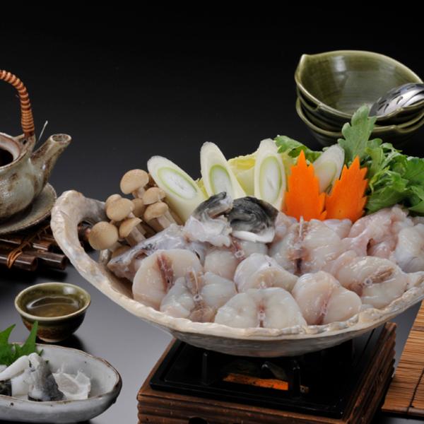 【全品送料無料】【わが街とくさんネット】■規格：ふくちり500g（アラ：トラフグ・身：マフグ各250g）、ひれ酒用ヒレ3枚、ポン酢35g×3、モミジオロシ16g■サイズ(mm)：300×235×60■ギフト対応・ラッピング対応：簡易包装のみ...