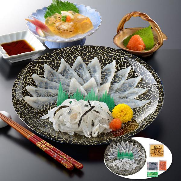 1枚1枚丁寧に丹念に盛り付けたとらふく刺身と、とらふくの皮とさばふくの身の入ったふく煮こごりのギフトセットです。------------ 　【おすすめ用途】※熨斗やギフト包装対応ができない場合がございます。各商品ページでご確認ください。 内...