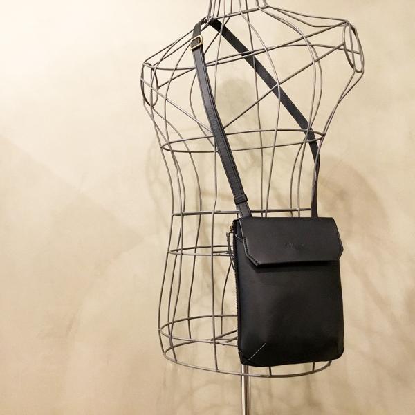 【全品送料無料】【わが街とくさんネット】■規格：■サイズ(約)：横18cm／縦23cm／マチ5cm　 ■重さ(約)：280ｇ　■素材：外装／牛革、内装／綿ツイル　■サイズ(mm)：230×180×50■ギフト対応・ラッピング対応：対応NG・...