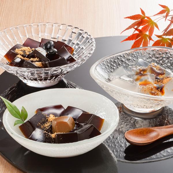 黒蜜わらび餅と白わらび餅の詰合せです。------------ 　【おすすめ用途】※熨斗やギフト包装対応ができない場合がございます。各商品ページでご確認ください。 内祝 出産 結婚 新築 快気祝 開店 開業 結納 香典 引き出物 結婚式 法...