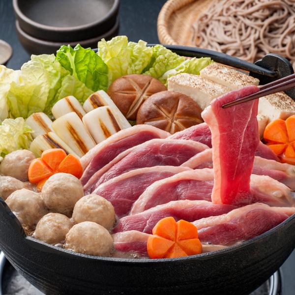 合鴨ロースとつくね、鴨だし、五割そばがセットになった鴨鍋です。------------ 　【おすすめ用途】※熨斗やギフト包装対応ができない場合がございます。各商品ページでご確認ください。 内祝 出産 結婚 新築 快気祝 開店 開業 結納 香...