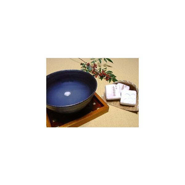 純真寒晒し吉野葛をもって製造した特製葛湯。「吉野拾遺」は、後醍醐天皇の吉野御遷幸より、後村上天皇の正平十三年まで二十三年間の南朝の事蹟を集録した古書で、その名を吉野銘菓葛湯に名付けて販売した物で御座います。以来郷土吉野を代表する名物として、...