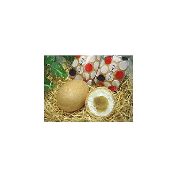 長尾鶏（おながどり）は、長さ十ｍにも及ぶ珍鳥で国の天然記念物として保護されています。この長尾鶏の卵の形を愛らしくイメージして作られたのが「長尾鶏の玉子」です。サックリとした最中種の玉子の中に、上質の白あんと黄身で作られた丸い黄身餡を白身に見...