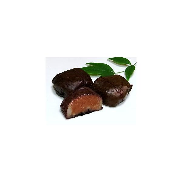 梅餡の入った求肥を、幾度も蜜漬けしたシソの葉で一枚ずつ丁寧に包んだ、香りのよい上品な味わいのお菓子で御座います。梅の名所としても知られる太宰府に思いを馳せお楽しみ下さい。●商品内容：太宰府の梅　８個入●日持ち：１０日間●製造発送元：博多菓匠...