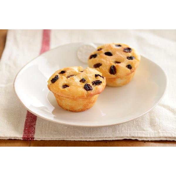 太陽をいっぱい浴びた芳醇な風味のオーガニックレーズン。自然の甘みがギュッと凝縮されています。4個入り。＜原材料＞・米粉（国産）・ホワイトソルガム粉・塩・てんさい糖・菜種油・乾燥酵母・自家製リンゴ酵母（リンゴを含む）・オーガニックレーズンアレ...