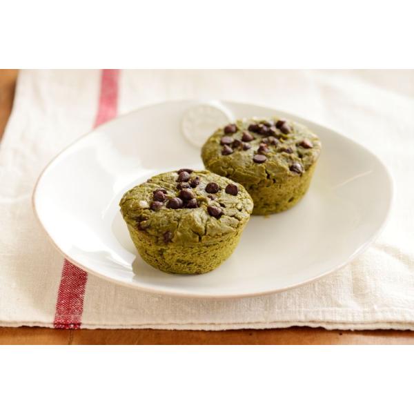 京都・丸久小山園の上質な抹茶を練りこみました。ほろ苦い抹茶の風味と乳製品などアレルギー表示義務７品目を含んでいないオーガニックチョコチップのコンビ。4個入り。＜原材料＞・米粉（国産）・ホワイトソルガム粉・塩・てんさい糖・菜種油・乾燥酵母・自...