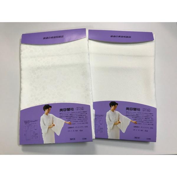 袖付にマジックテープが付いていますので、ご着脱がワンタッチです。美容ランジェリーと併せてご使用いただければ通常の長襦袢としてご利用いただけます。裄の調節が自在です。色＝白《品質表示》ポリエステル１００％《サイズ》袖丈：４９cm　●日本製↓↓...