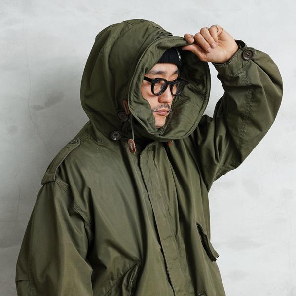 ■商品説明非常に希少でレアな商品が入荷しました。米軍実物放出のヴィンテージフードです。半世紀以上経っているにも関わらず実物新品デッドストックと奇跡に近い状態での発見です。本来、M-51パーカーはフードとシェル（パーカー）が一体型になっている...