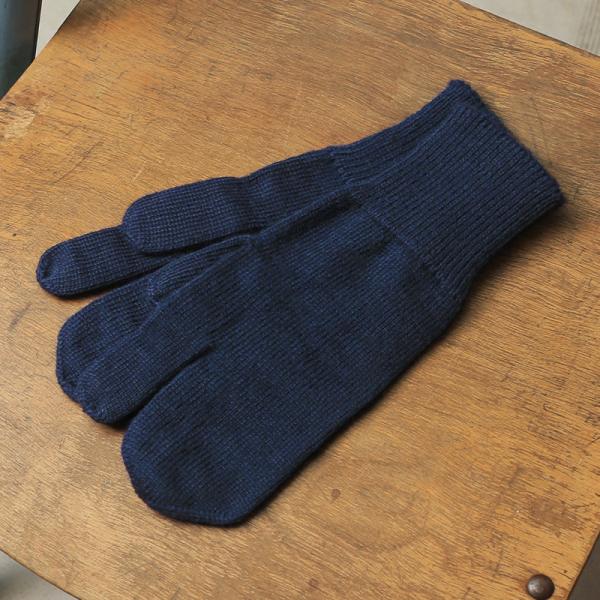 ■商品説明実物 新品 デッドストック イタリア軍 A.M.I ウールミトン グローブ ネイビーのご紹介です。イタリア軍のトリガーフィンガーが付いた、ウール素材を使用したウールミトングローブです。トリガーミトンとはミトンのデザインを発展させ、...