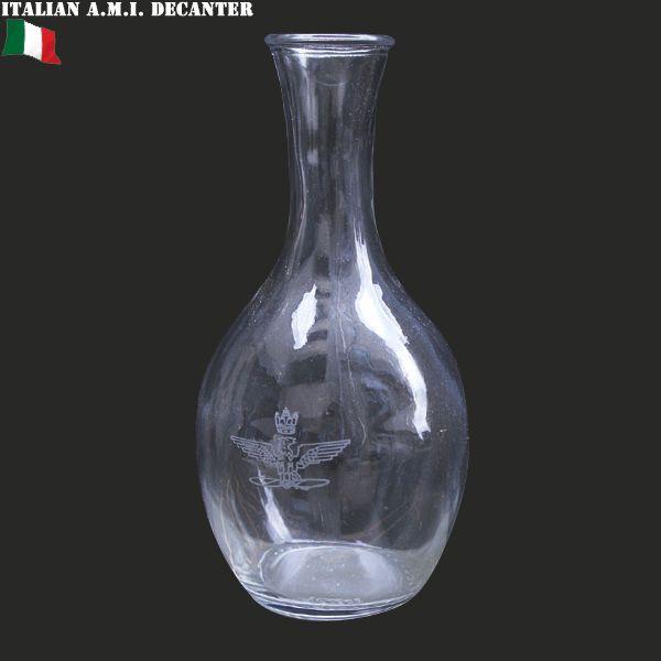 実物 新品 イタリア軍 A.M.I. デキャンターのご紹介です。兵士気分でワインを味わうのも面白いです。※ご使用前には必ず洗浄してからご使用ください。※未使用品ですが、保管時の汚れ、キズ等ある場合がございます。サイズ高さ23cm素材ガラス新...