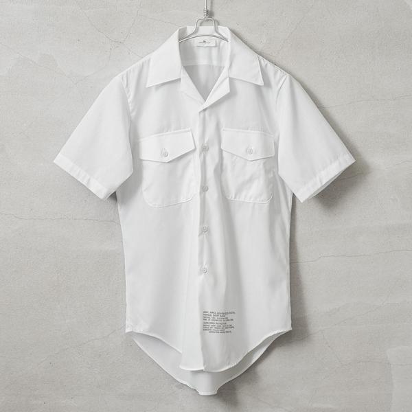 ■商品説明制式名称：SHIRT, MAN'S (POLYESTER/COTTON) TROPICAL SHORT SLEEVE米軍の通気性・吸湿性の良いポリコットンを採用した、清潔感のある半袖ホワイトシャツが入荷しました。本来は制服などの下...