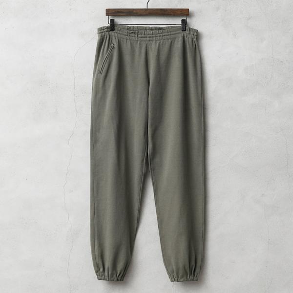 ■商品説明オーストリア軍より実物放出のトレーニングパンツが入荷しました。コットンを意味するBAUMWOLLE50％とナイロンを意味するPOLYAMID50％の素材感が絶妙な肌触りと履き心地です。見た目の色はオリーブ系のグレーや、ブラウン系の...