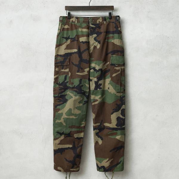 ■商品説明1981年より約30年以上にわたり全米軍（US ARMY，USAF，US NAVY，USMC）で使用されていたウッドランドカモ柄のBDUカーゴパンツです。BATTLE DRESS UNIFORM（バトル ドレス ユニフォーム）は、...