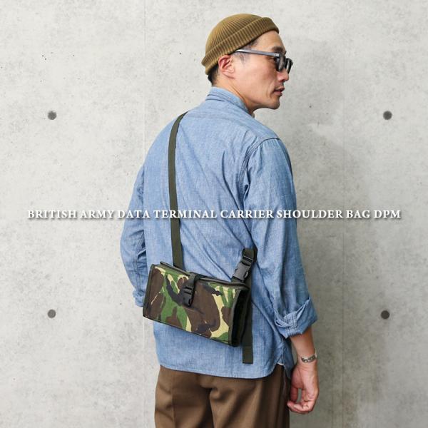 ■商品説明イギリス軍データターミナルキャリアは、イギリス陸軍の標準フィールドデータターミナル用の専用キャリングケースです。イギリス軍のデータターミナルを戦争地域などに安全に運ぶために使用されます。収納部分が特徴的な形状のバッグになりますので...