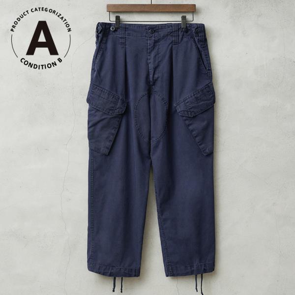 ■商品説明海軍の使用する深いブルーは退色と共に色目がフェードすることで一本一本の表情も様々。品のある深い色合いにスッキリとしたシルエットで、ミリタリーながらとても綺麗で上品な雰囲気を持ったカーゴです。■素材COTTON 75%，POLYES...