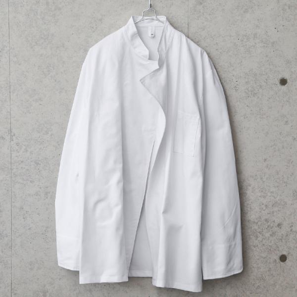 ■商品説明LEIBER社製 ホワイト ボタンレス シェフジャケット 長袖 のご紹介です。ホワイトの配色で上品さと清潔感を両立させたデザインのシェフジャケットが入荷しました。ドイツのLEIBER社が制作しドイツはもちろんアメリカなどでも使われ...